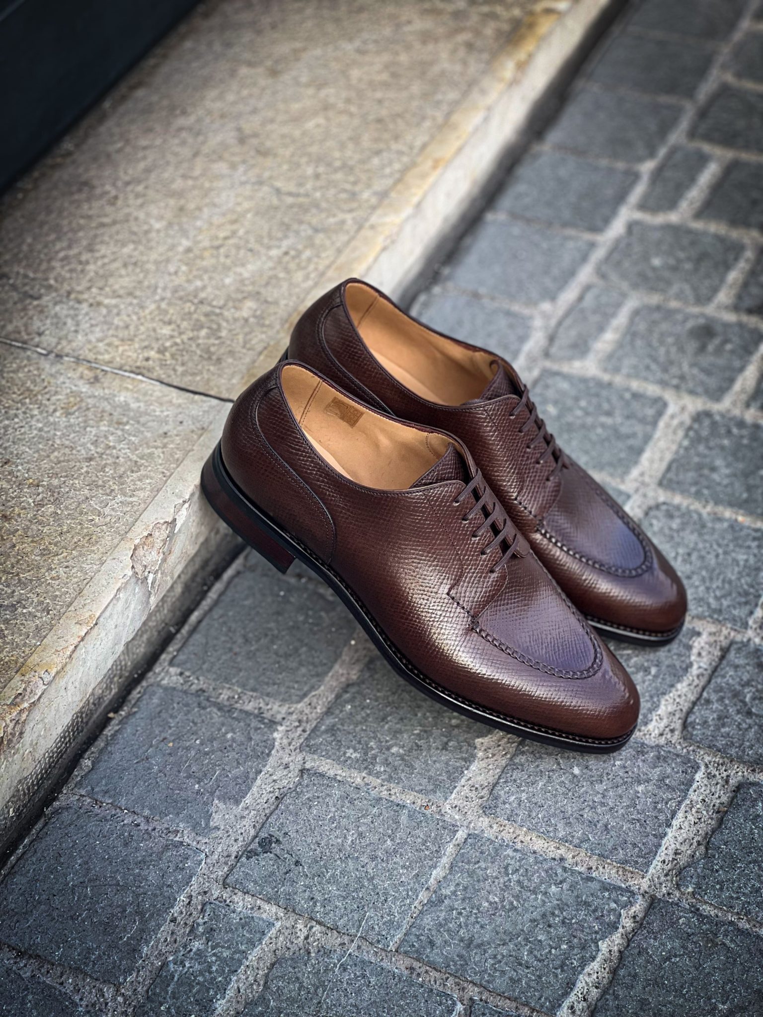 TLB Derby Dark Brown Hatch Grain • Brogue